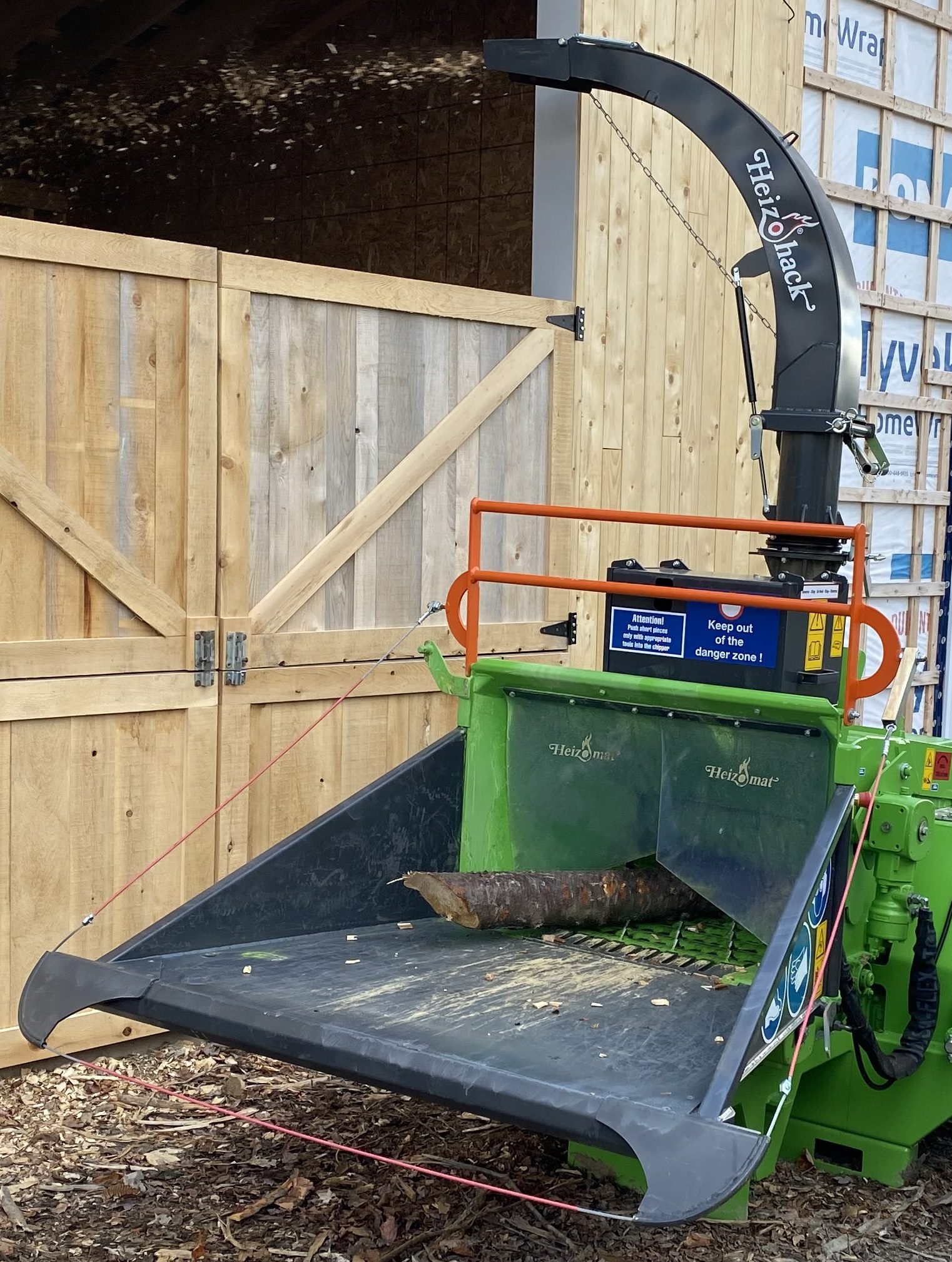 Hand-Fed Chipper Features | Heizomat Canada